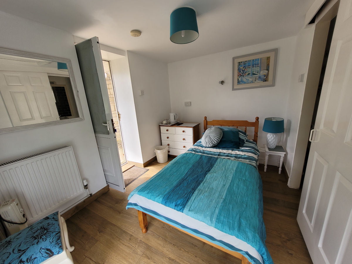 Holywell Guest House Chippenham Wiltshire - 01249 444028